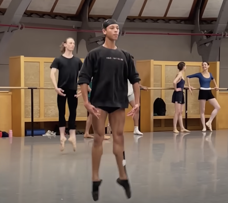 Le premier danseur étoile noir à l’Opéra de Paris - NU Actueel